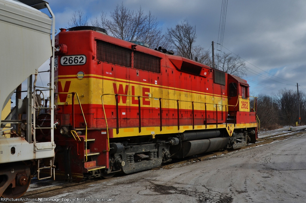 WE 2662 backs it's 14 cars off the transfer.